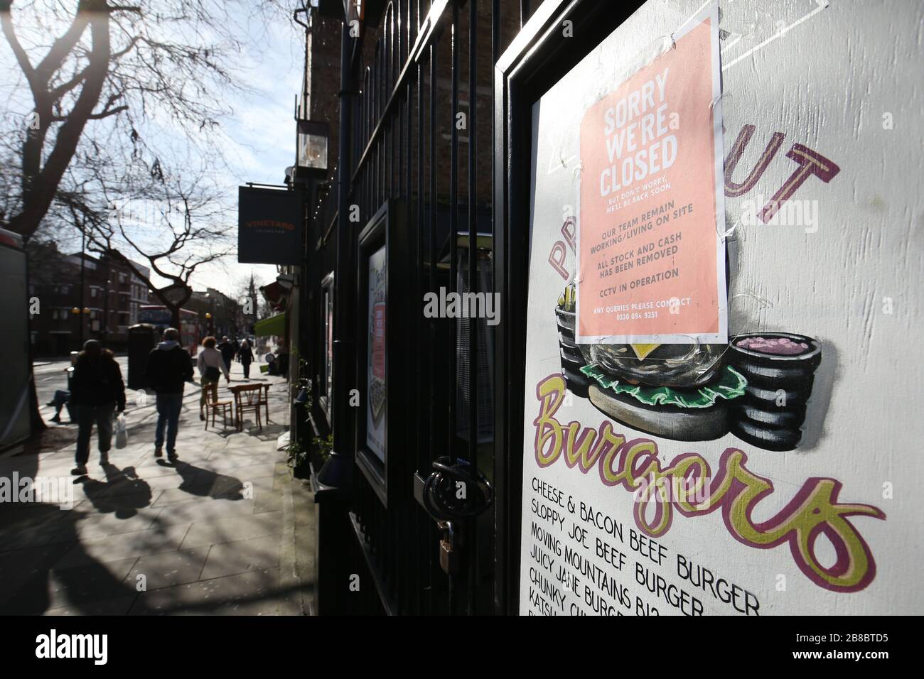 Upper street bars london hi-res stock photography and images - Alamy
