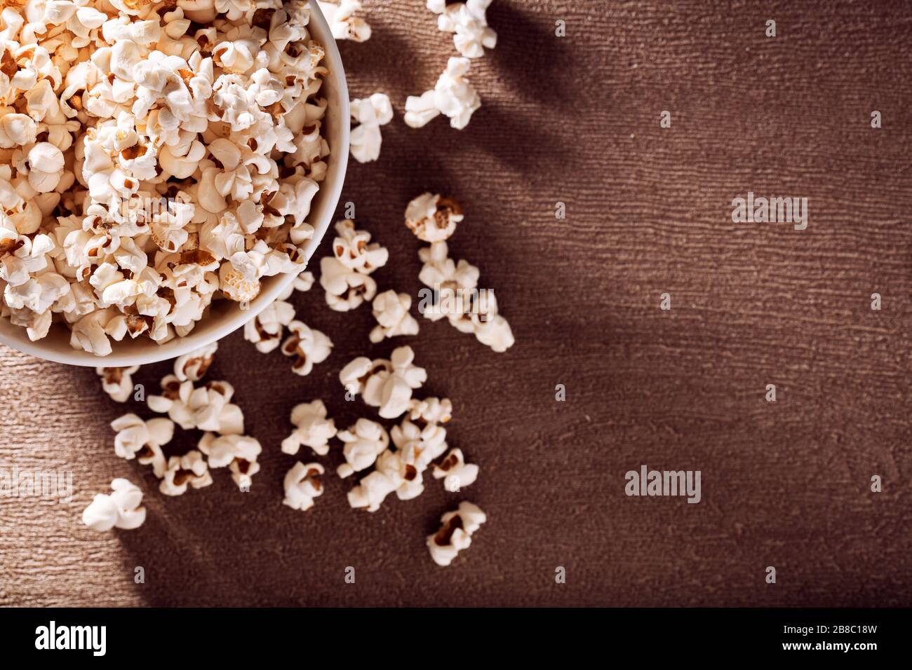 Movie popcorn spill nobody hi-res stock photography and images - Alamy