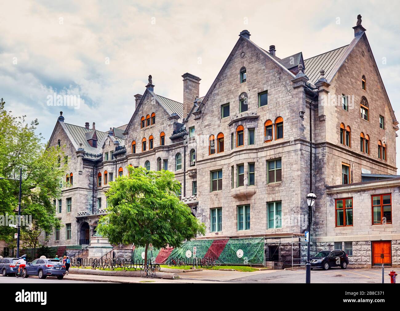 Canada school building exterior hi-res stock photography and images - Alamy