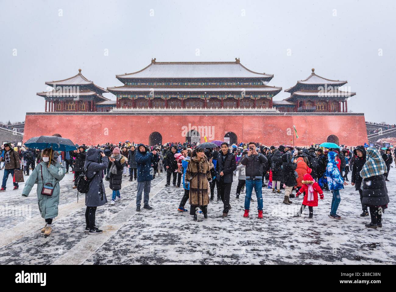 Tourists after pass Wumen - Meridian Gate, southern and largest gate to ...