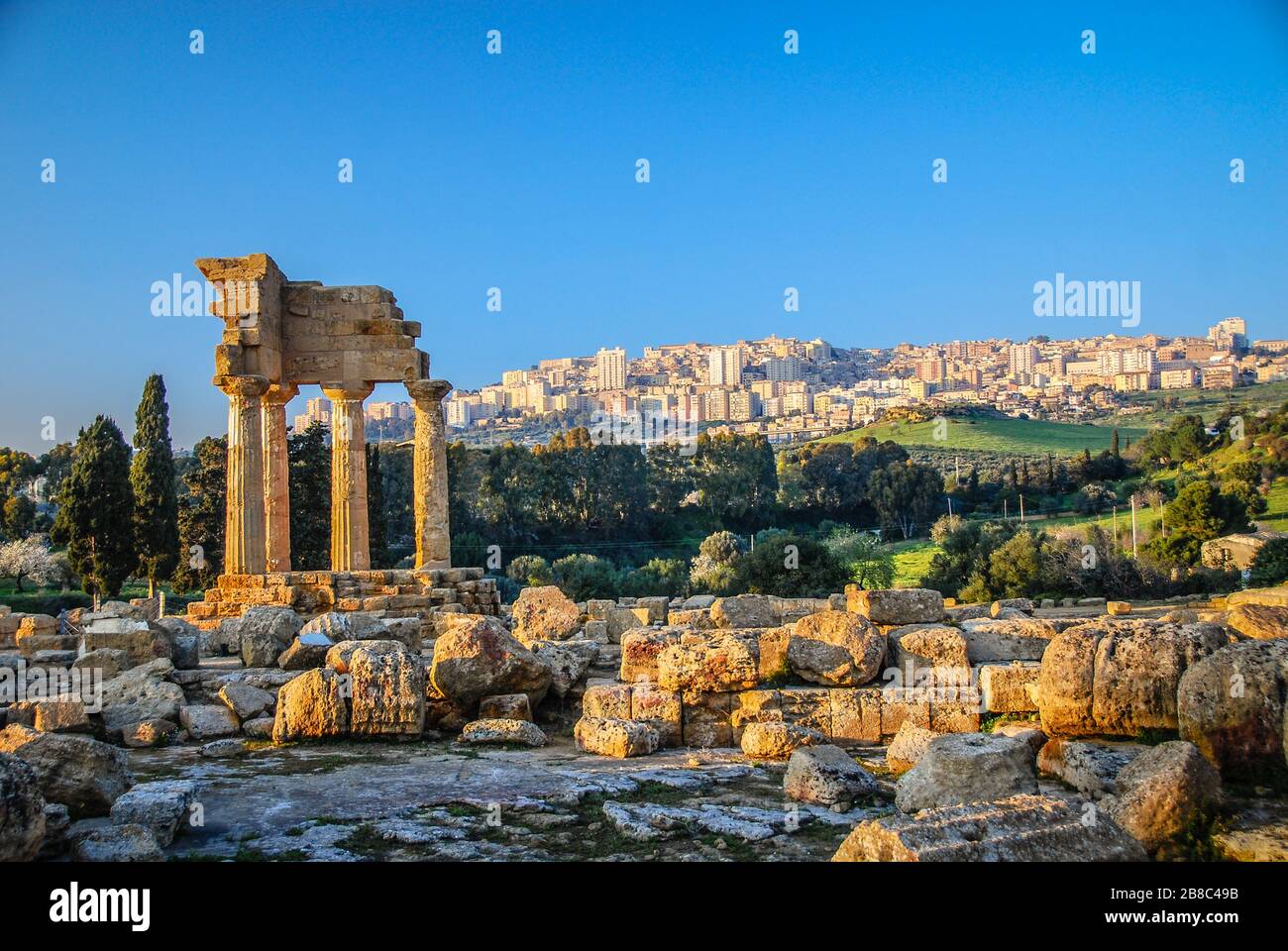 Sicily greek ruins hi-res stock photography and images - Alamy