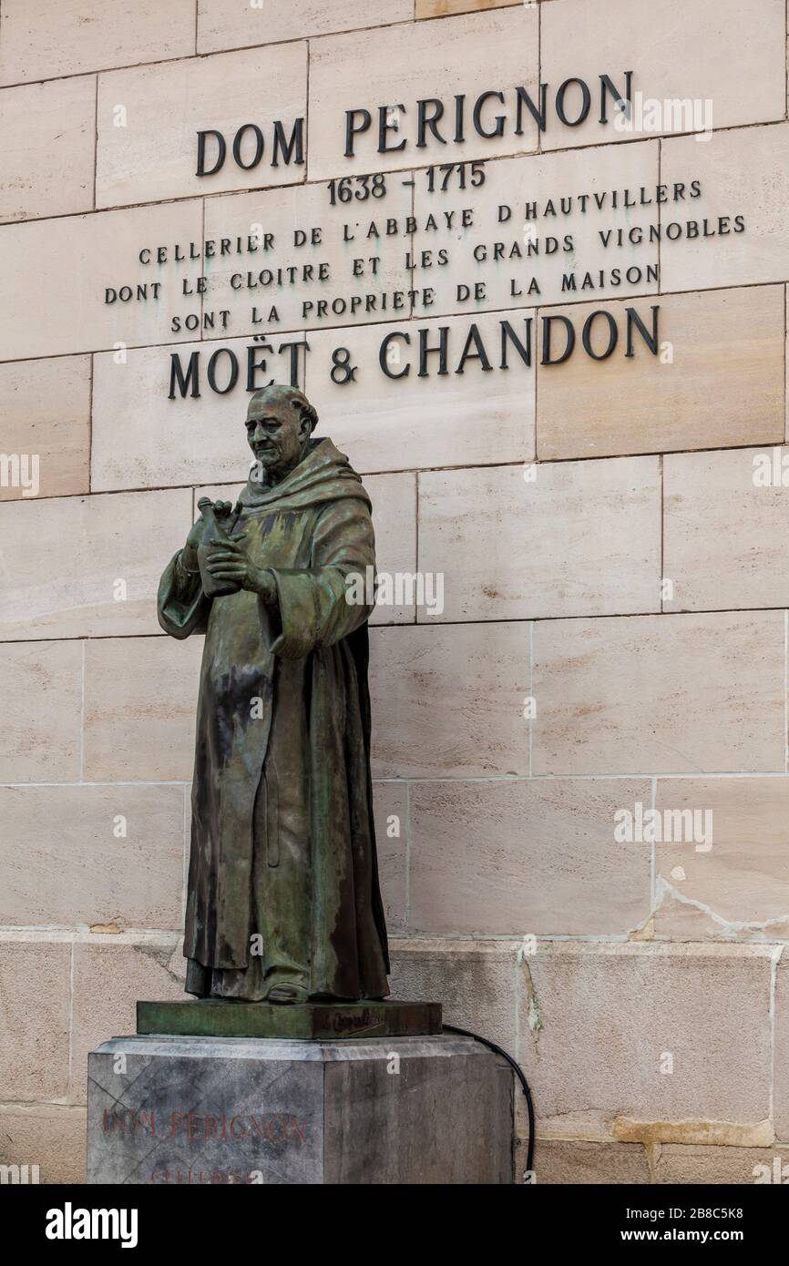 Statue of dom perignon hi-res stock photography and images - Alamy
