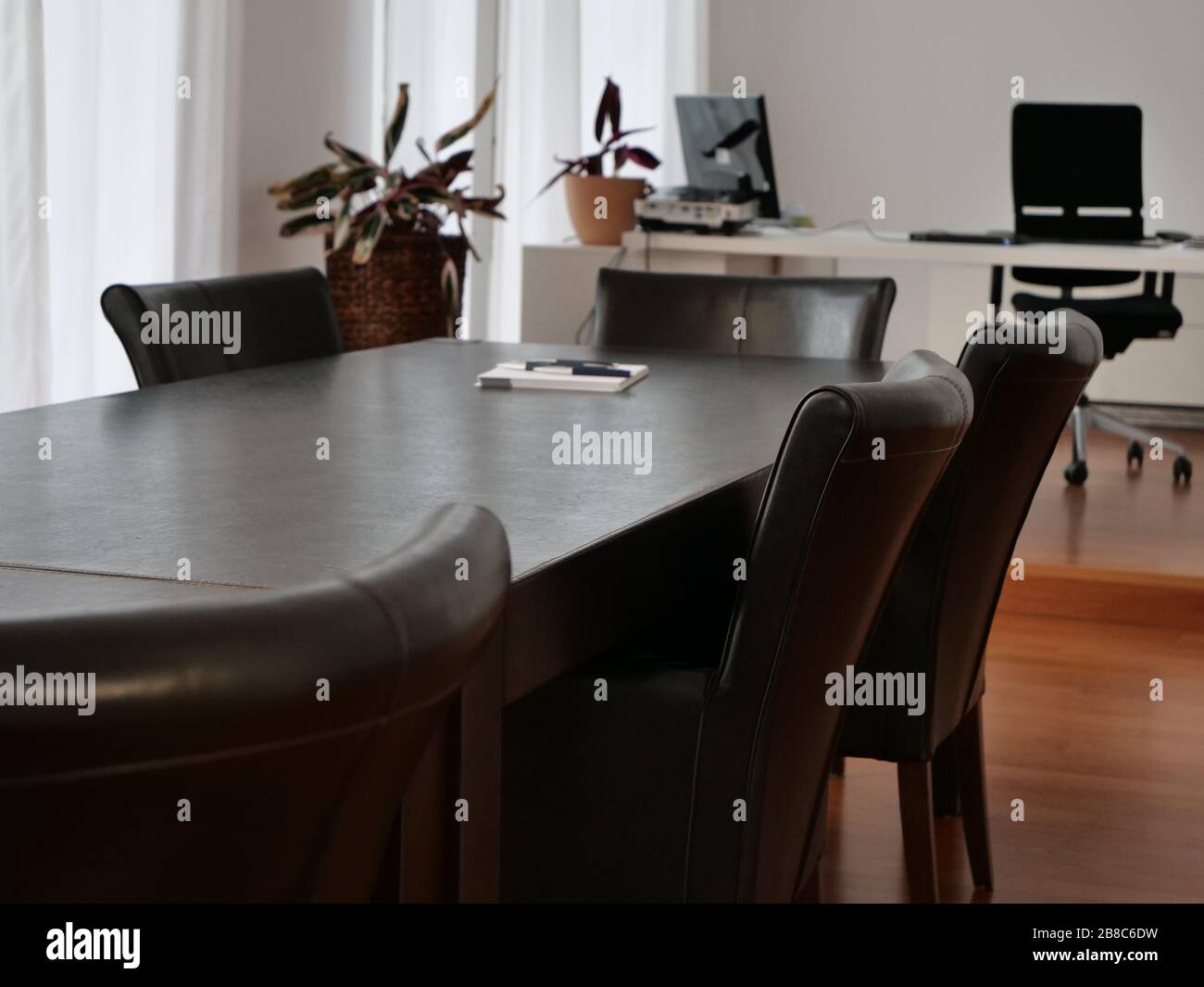 Modern office table chairs hi-res stock photography and images - Alamy