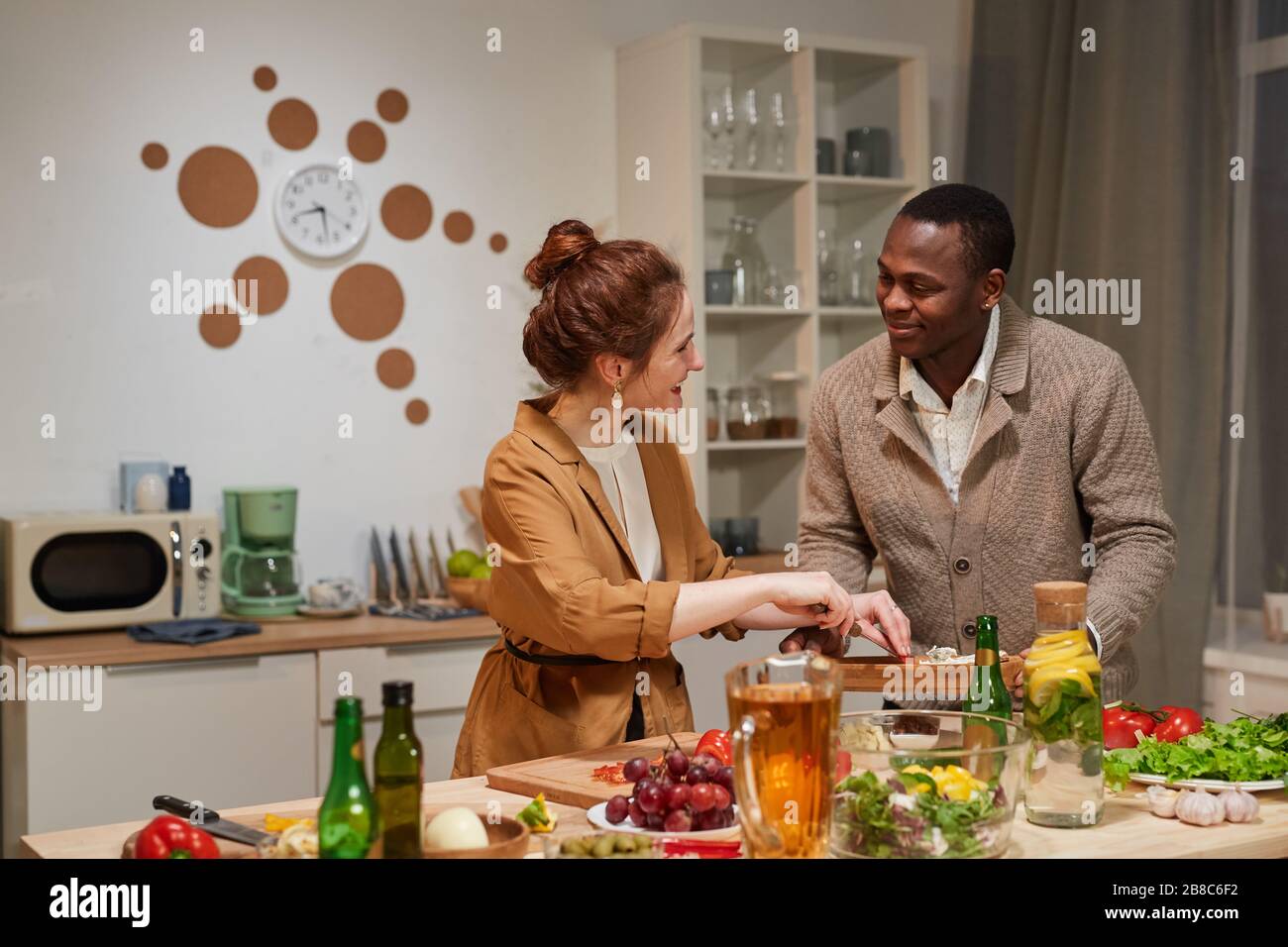 African family healthy meal preparing hi-res stock photography and ...