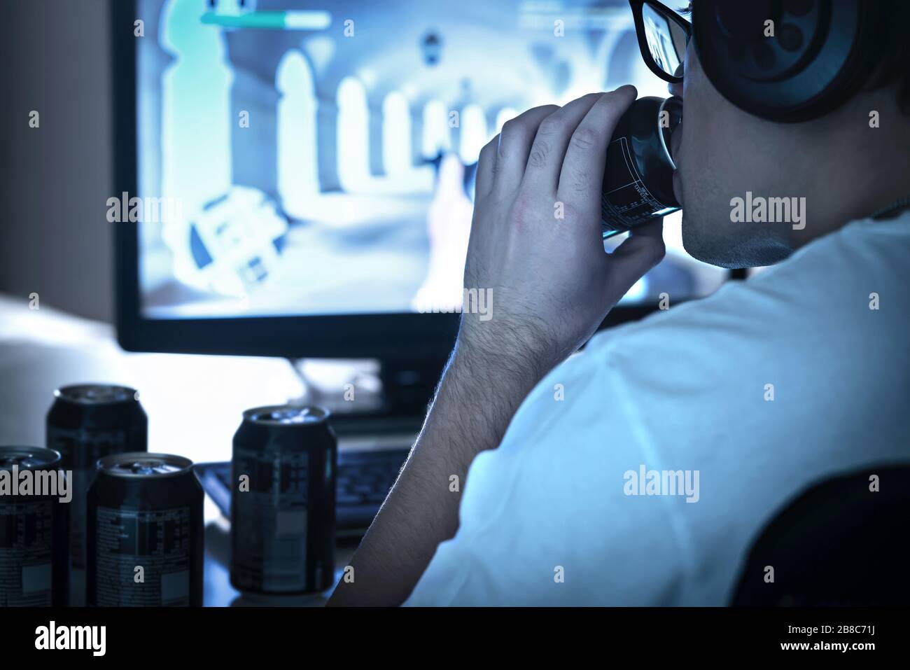 Empty cans hi-res stock photography and images - Alamy