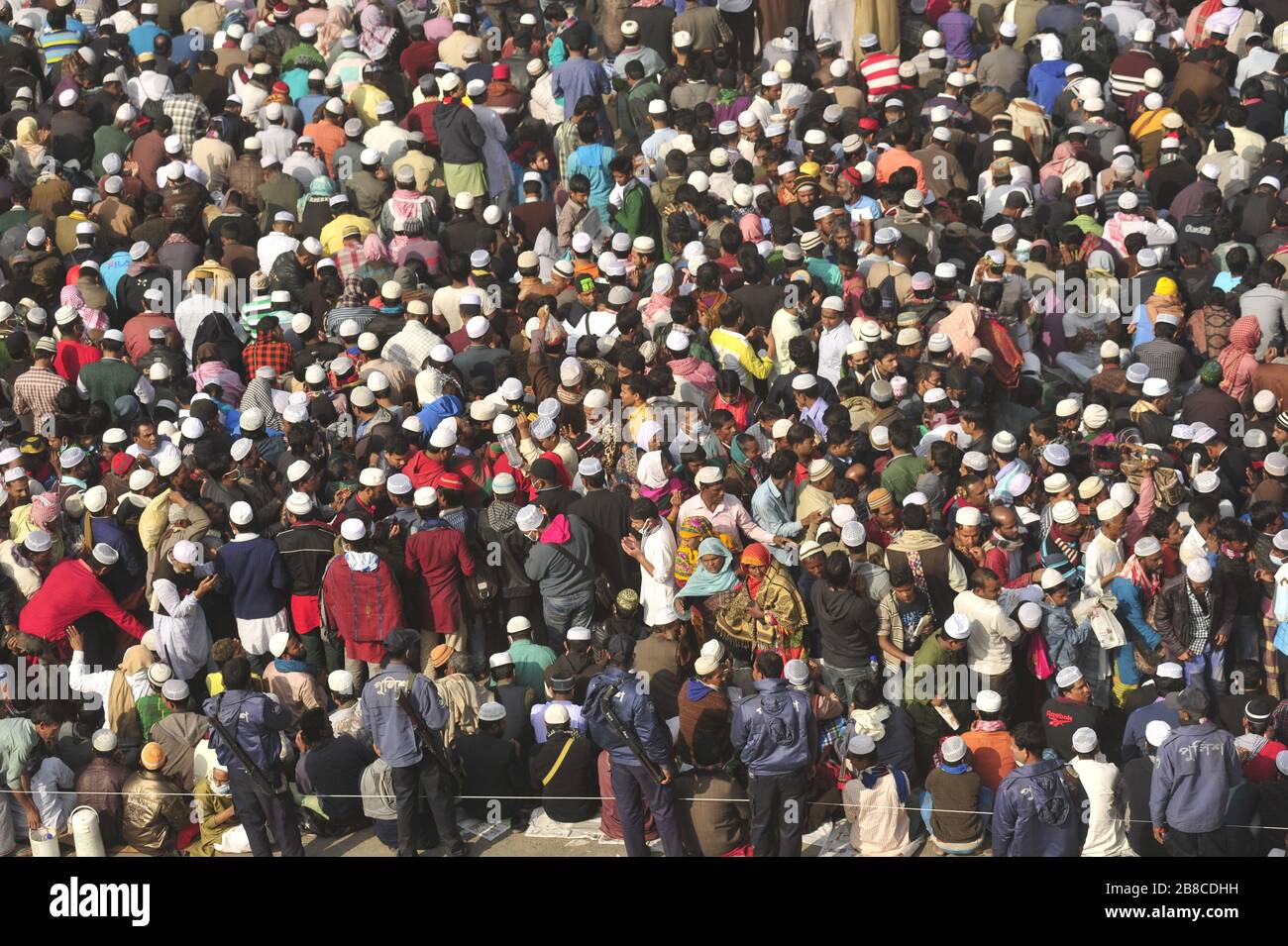 Devotees from home and abroad joined the 'Akheri Monajat 'of Biswa ...