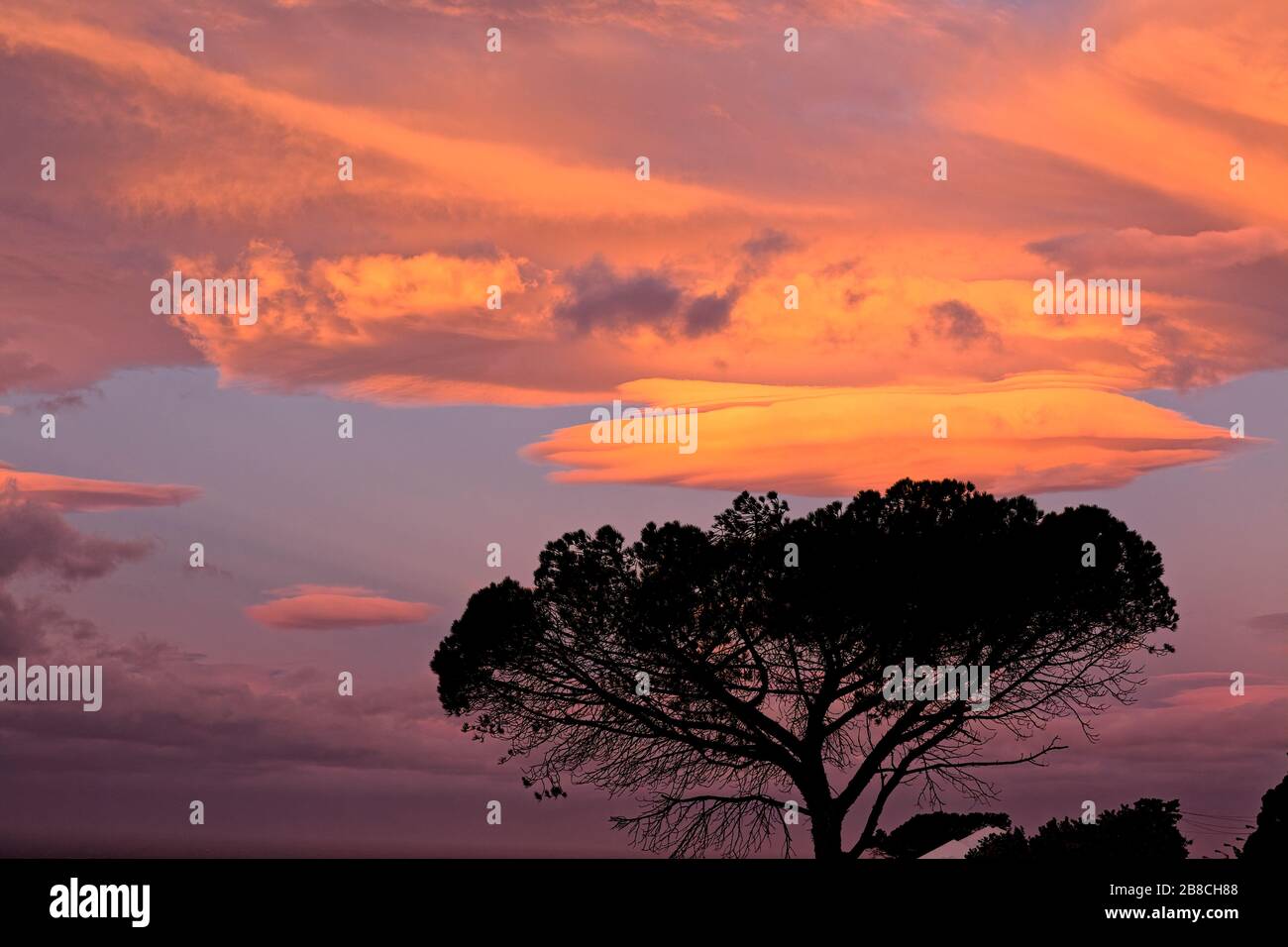 African sunset colours hi-res stock photography and images - Alamy