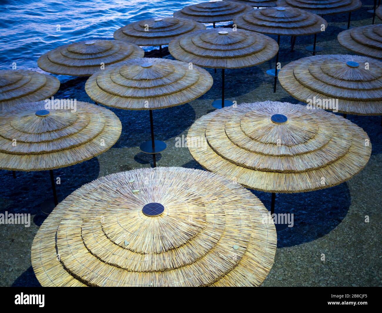 Straw canopies hi-res stock photography and images - Alamy
