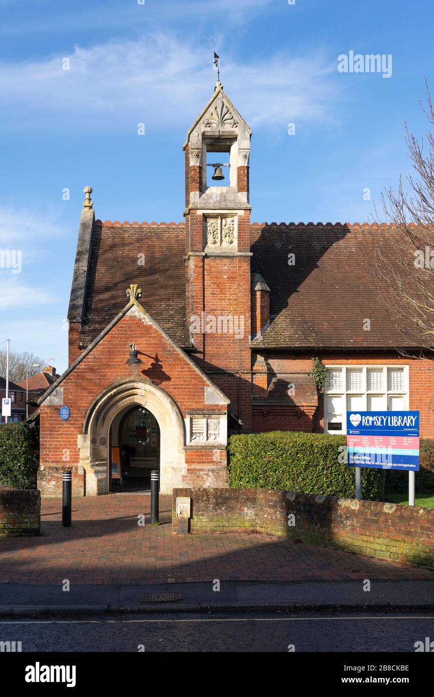 L shaped building hi-res stock photography and images - Alamy