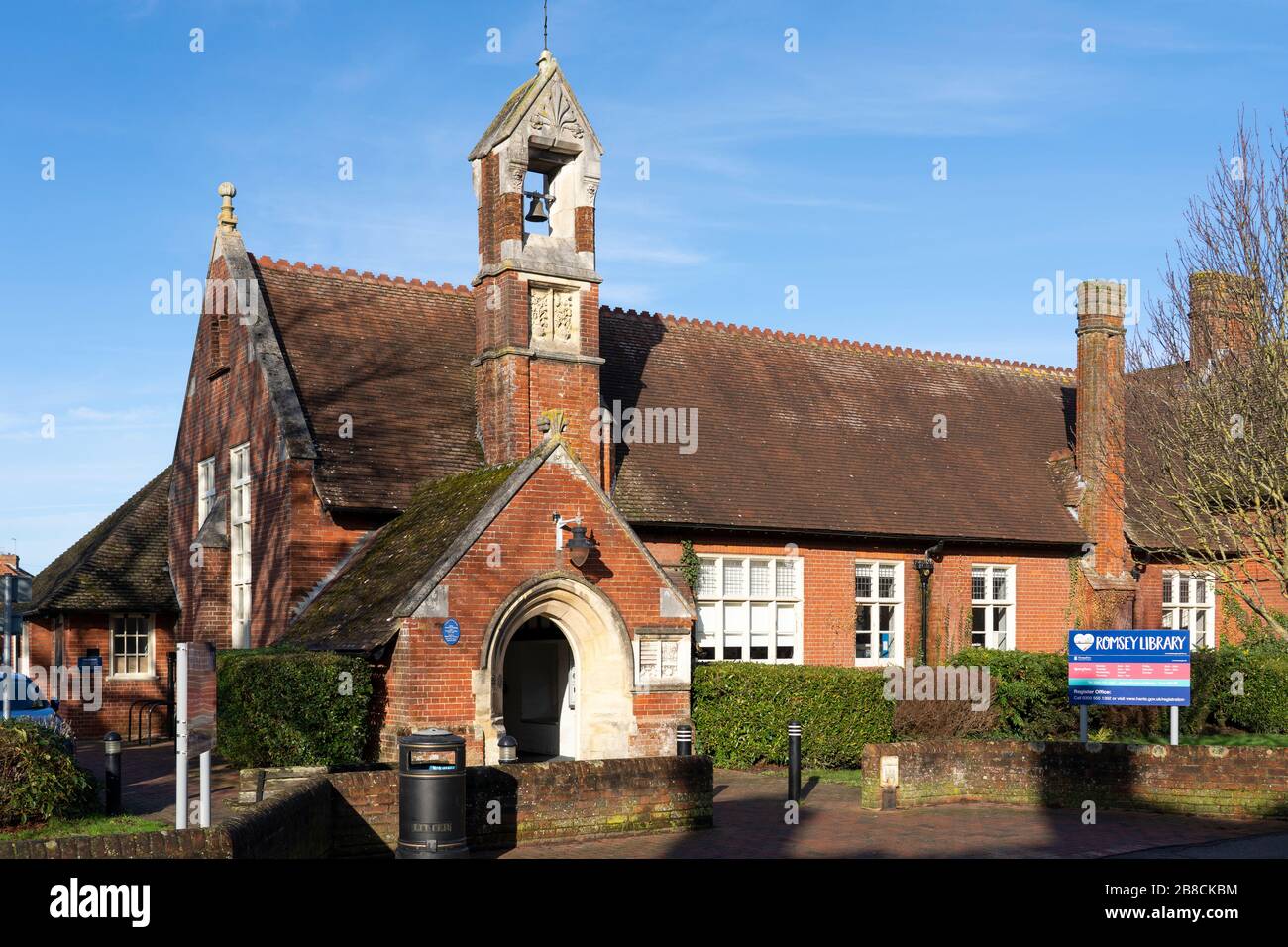 L Shaped Building High Resolution Stock Photography and Images - Alamy