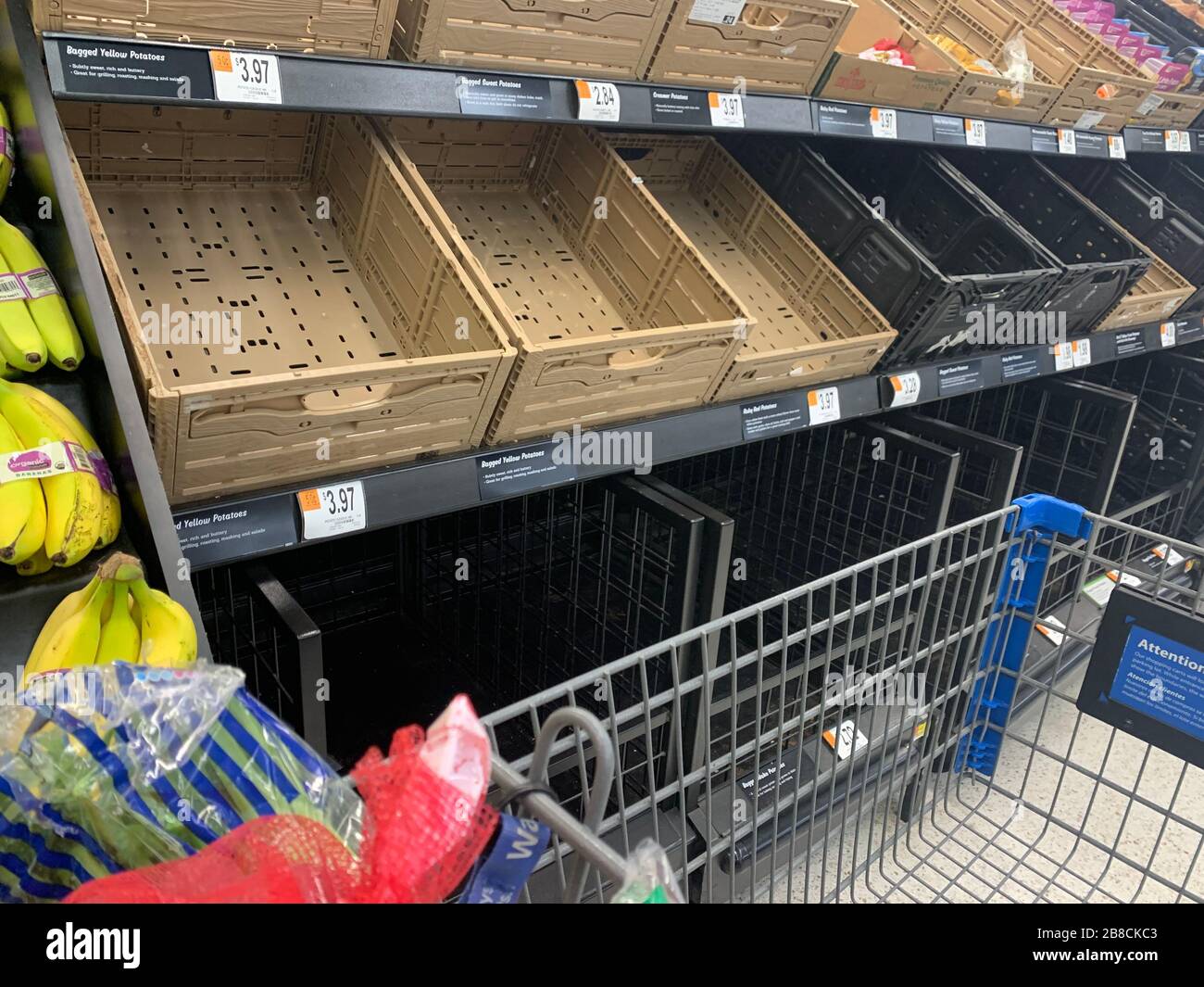 Empty produce shelves hi-res stock photography and images - Alamy