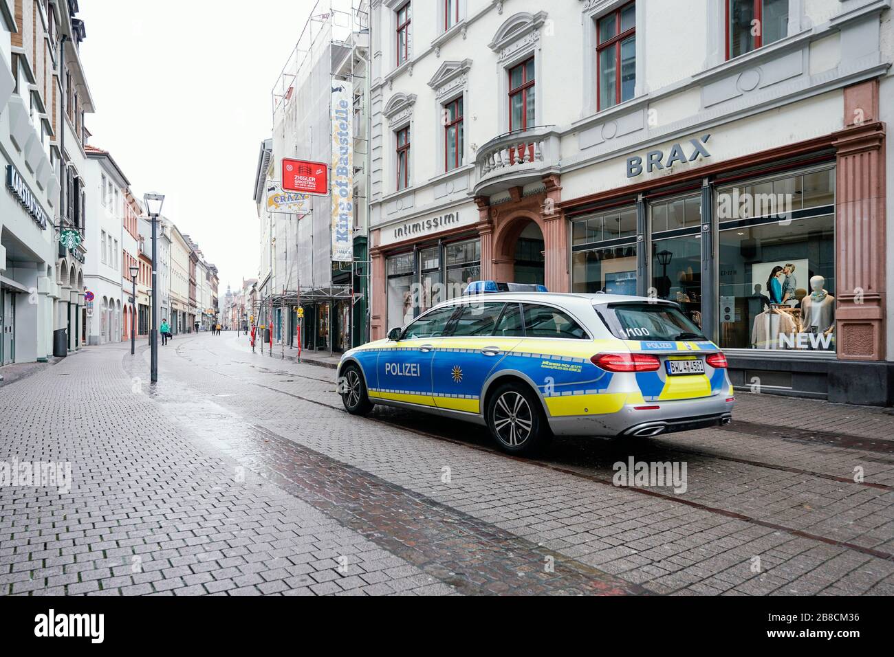 Heidelberg, Germany. 21st Mar, 2020. In the early afternoon, a police ...
