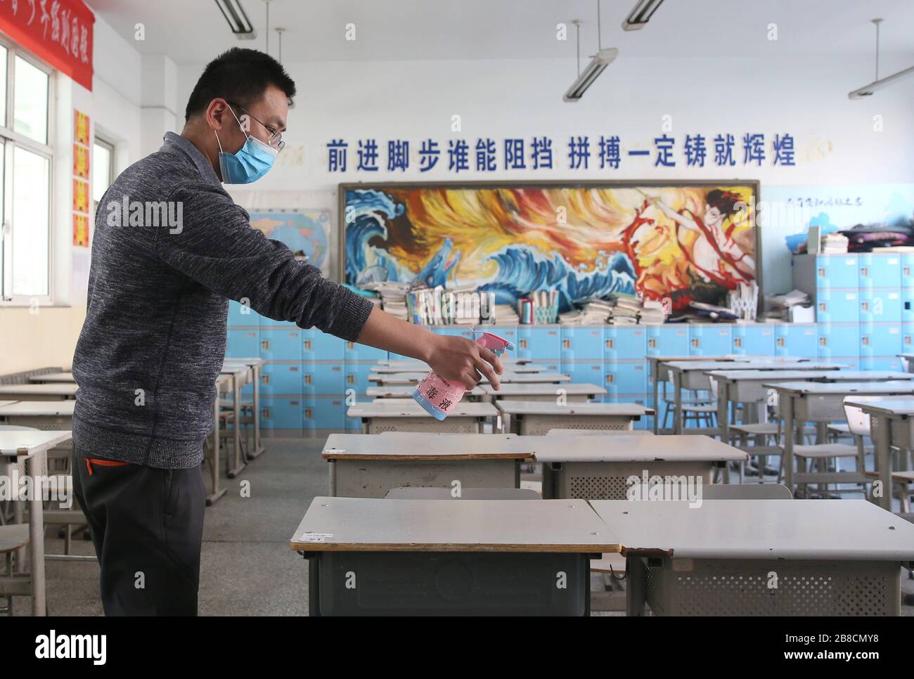 High school classroom students no face hi-res stock photography and ...