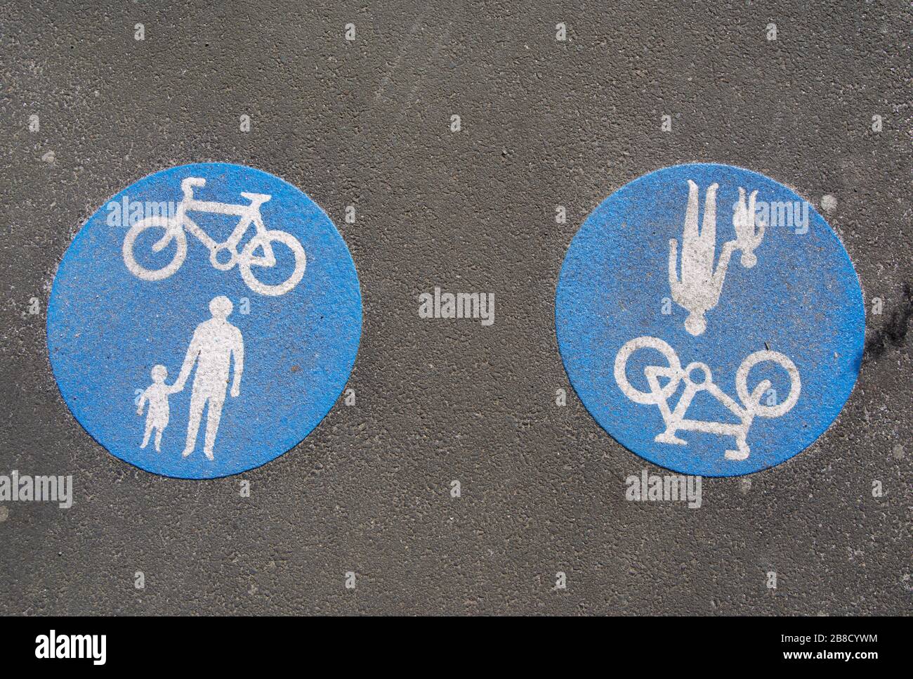 Facing opposite directions hi-res stock photography and images - Alamy