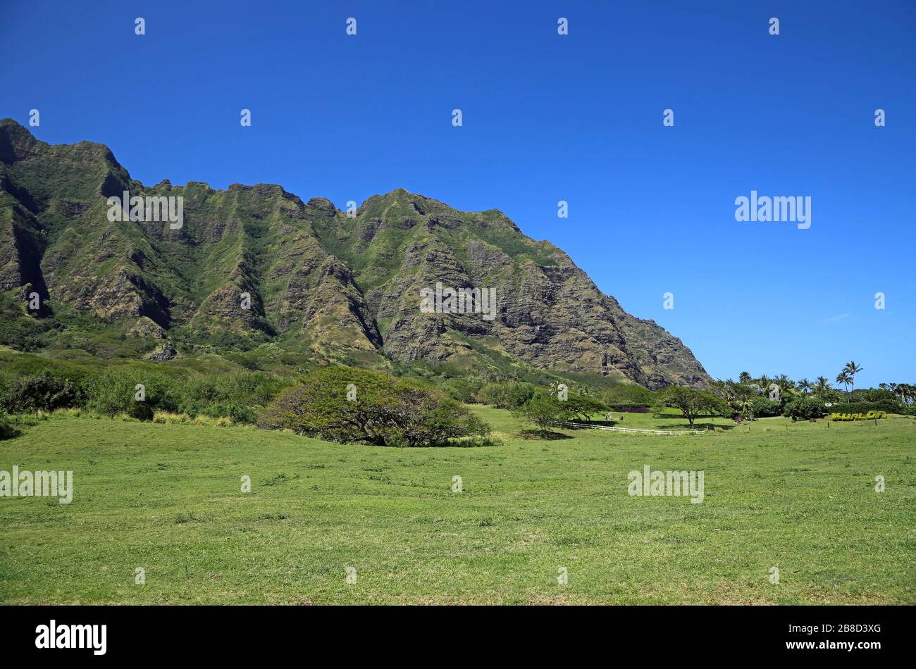 East cliffs - Kualoa Ranch, Oahu, Hawaii Stock Photo - Alamy