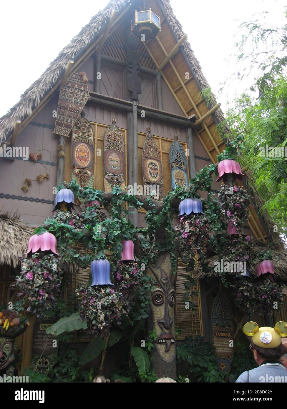 Walt disney’s enchanted tiki room hi-res stock photography and images ...