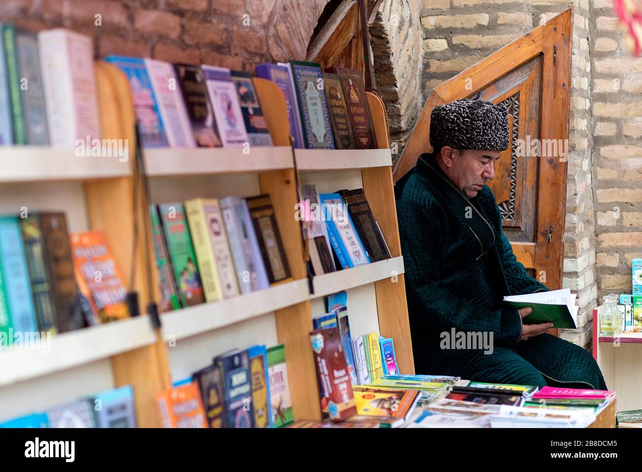 Roadside book kiosk hi-res stock photography and images - Alamy