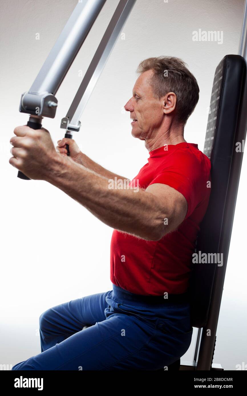 Mature strong man doing workout at a gym Stock Photo - Alamy