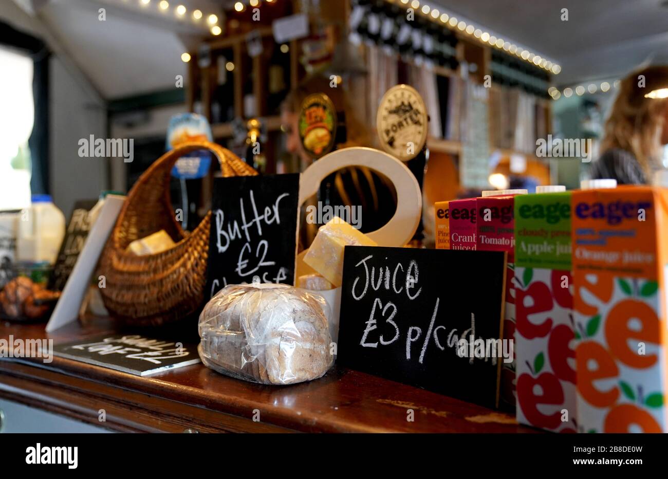 Swan inn hi-res stock photography and images - Alamy