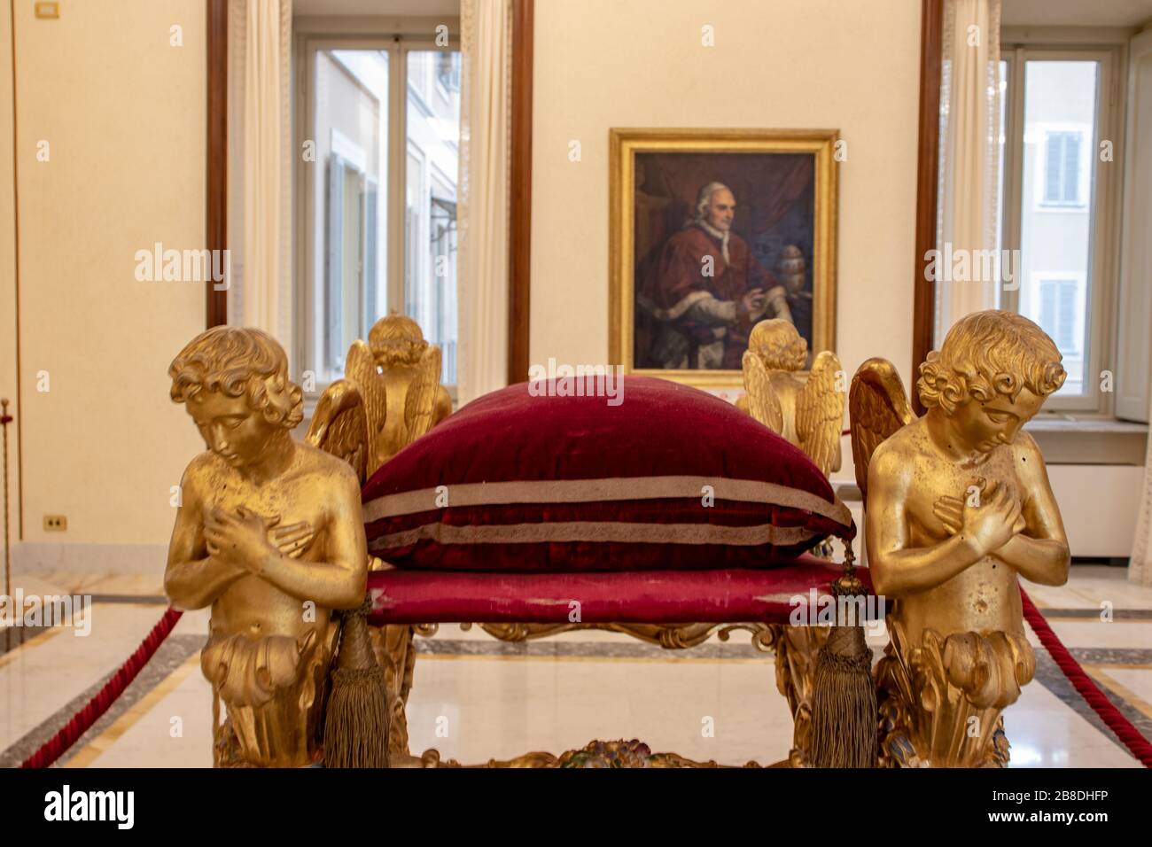Avignon papal room hi-res stock photography and images - Alamy
