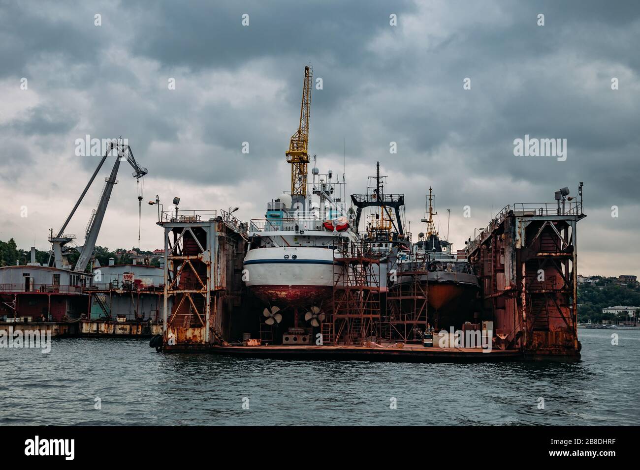 Cargo ship under repair hi-res stock photography and images - Alamy