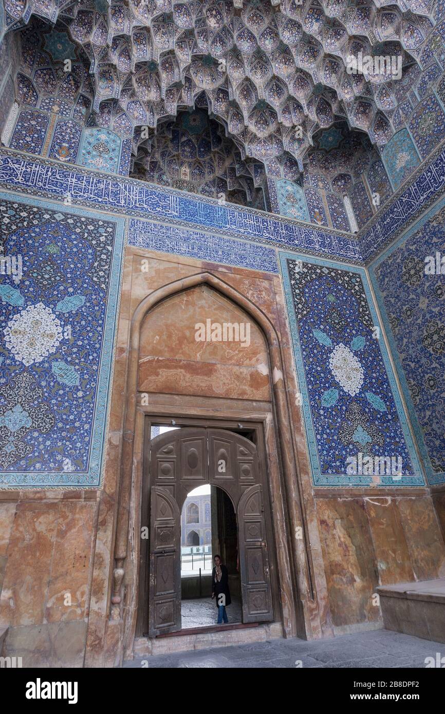 Mosque gate hi-res stock photography and images - Alamy