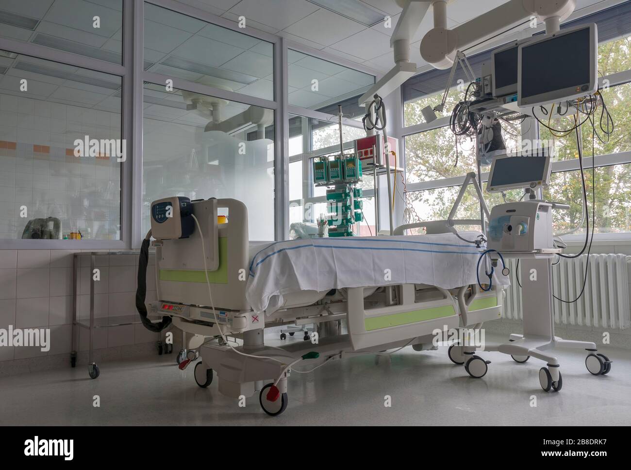 Intensive care unit in hospital, bed with monitors, ventilator, a place ...