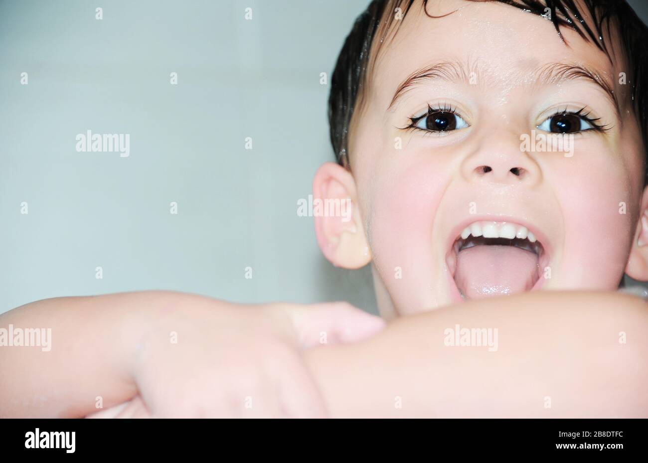 Children indoors bath hi-res stock photography and images - Alamy