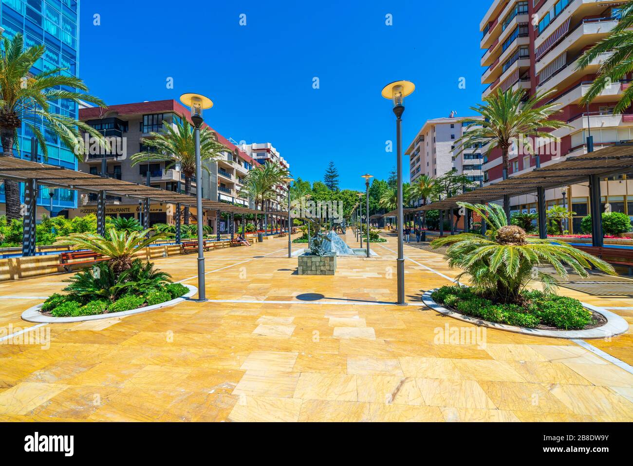 Dali sculpture hi-res stock photography and images - Alamy