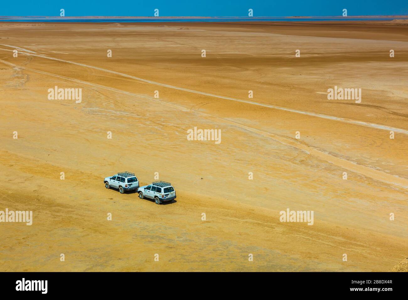 4WD cars in the desert Stock Photo - Alamy