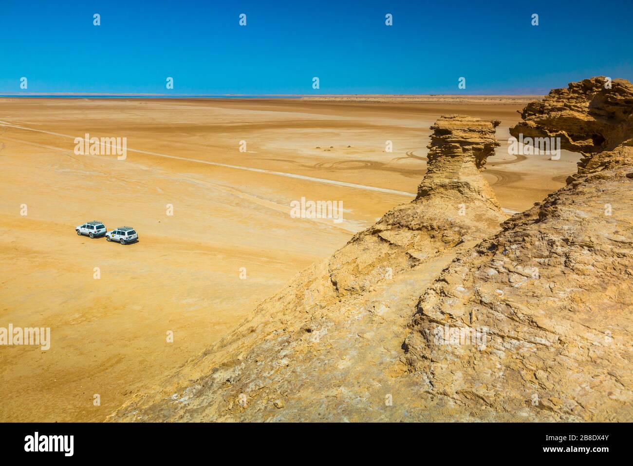 4WD cars in the desert Stock Photo - Alamy