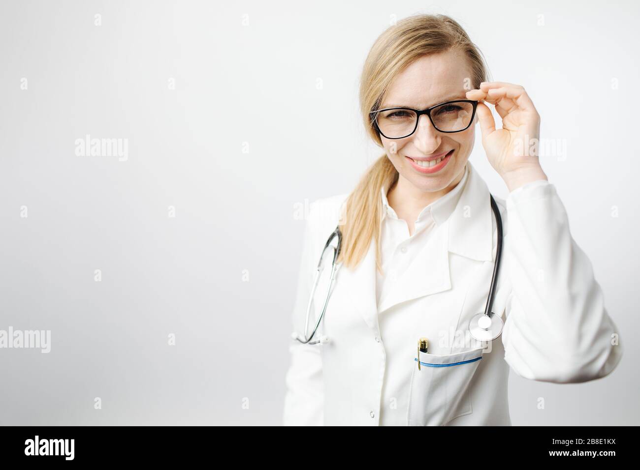 Worker in lab coat hi-res stock photography and images - Alamy