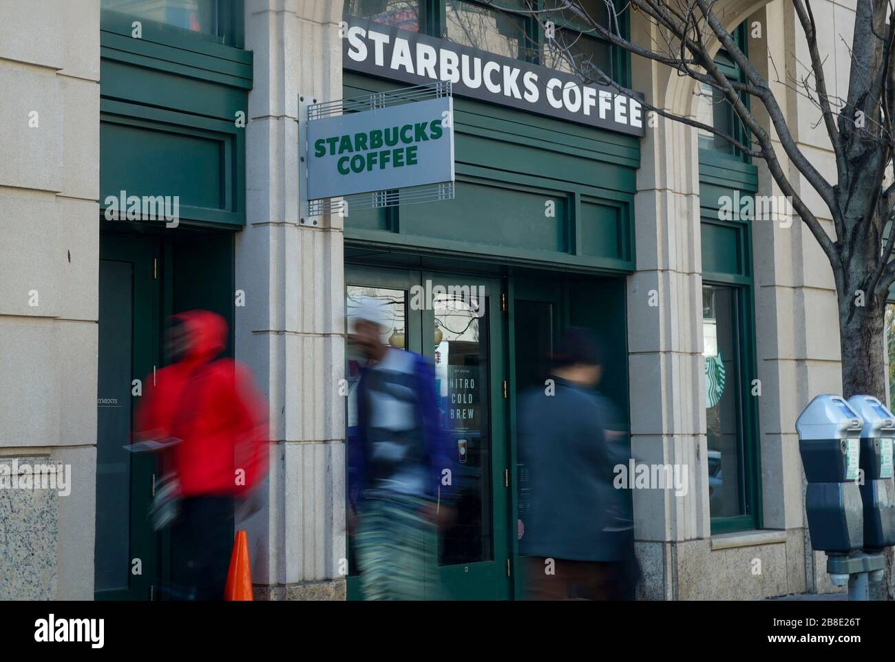 Starbucks drive thru window hi-res stock photography and images - Alamy