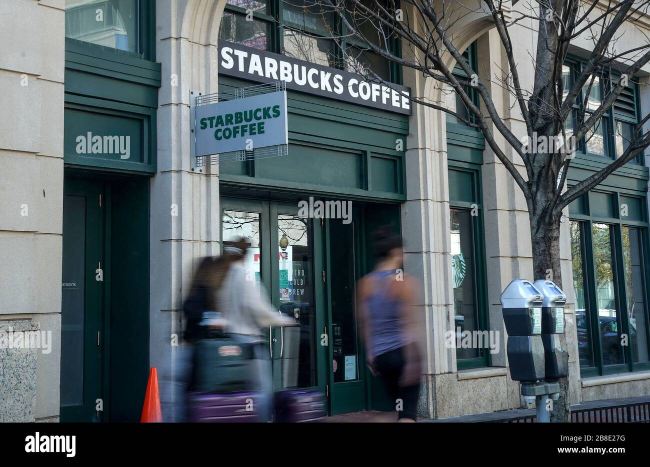 Starbucks drive thru window hi-res stock photography and images - Alamy
