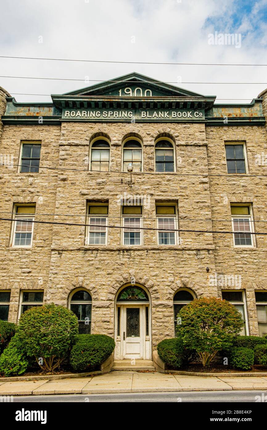 Book distributor warehouse hi-res stock photography and images - Alamy