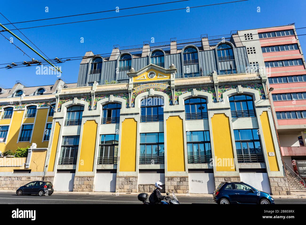 Three storey hotel hi-res stock photography and images - Alamy