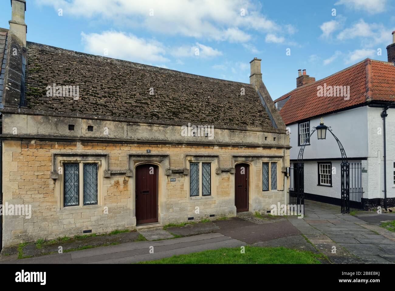 Restored 16th century cottages hi-res stock photography and images - Alamy