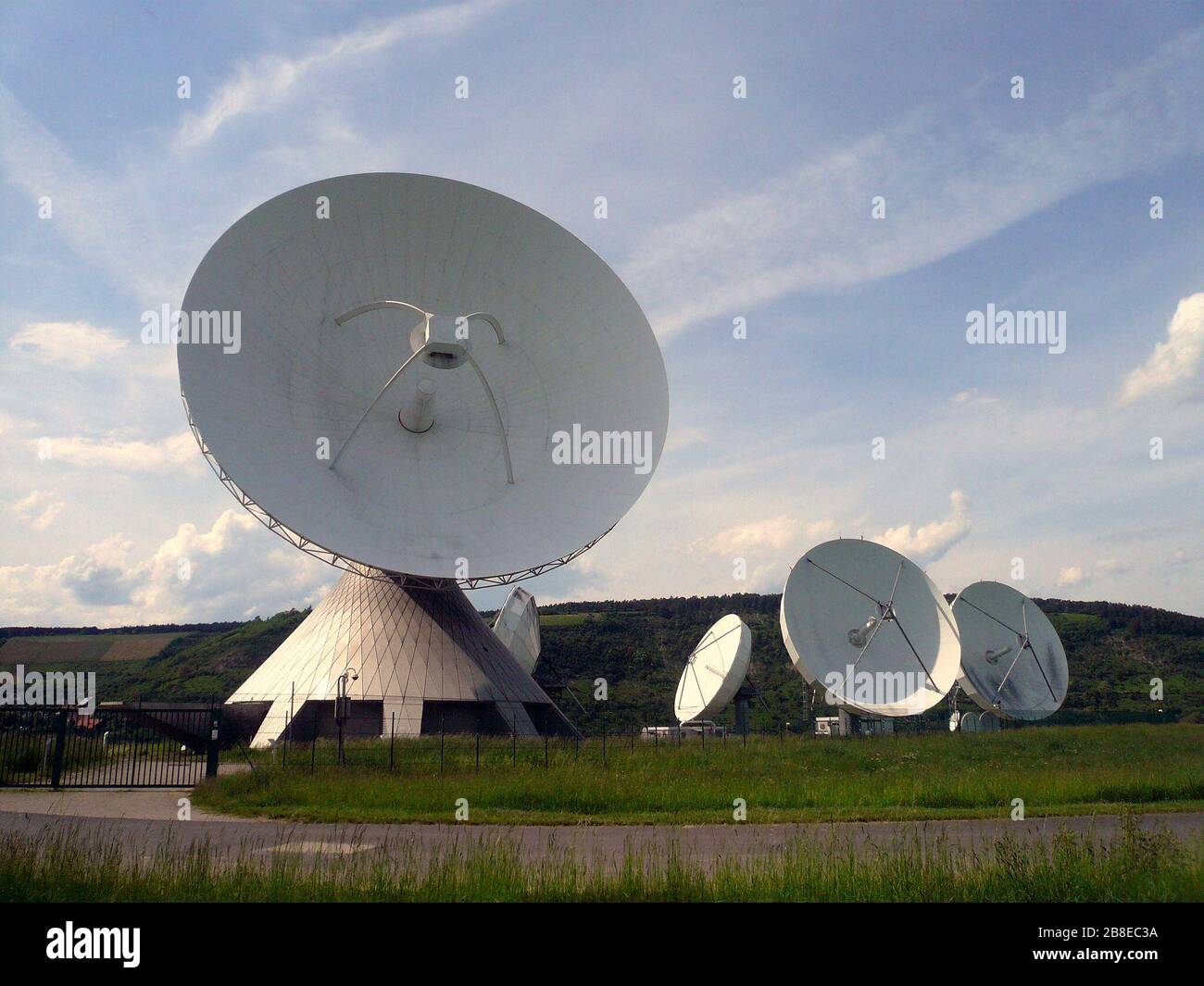 Erdfunkstelle fuchsstadt hi-res stock photography and images - Alamy