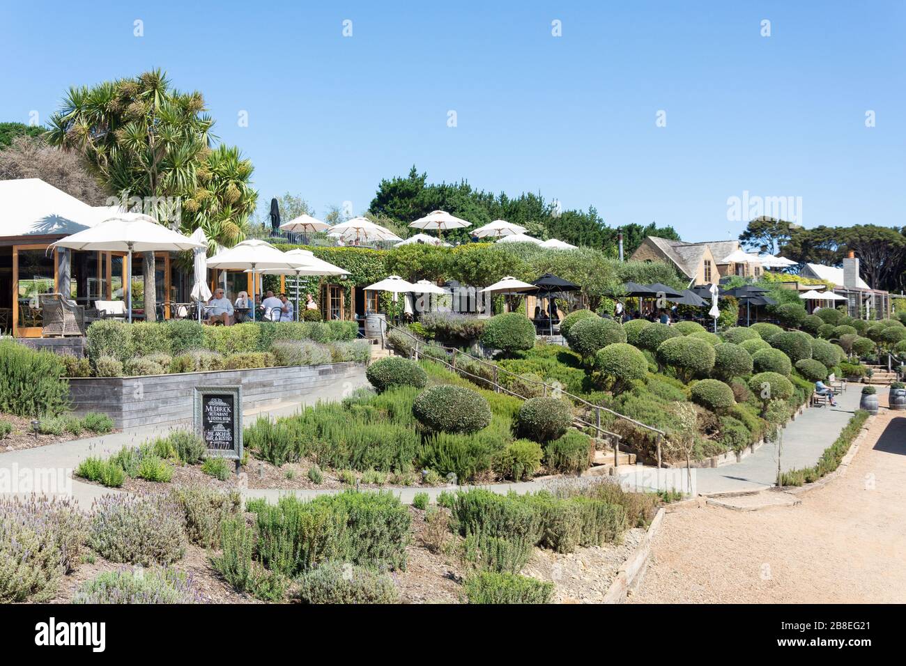 Church road new zealand vineyard hi-res stock photography and images ...