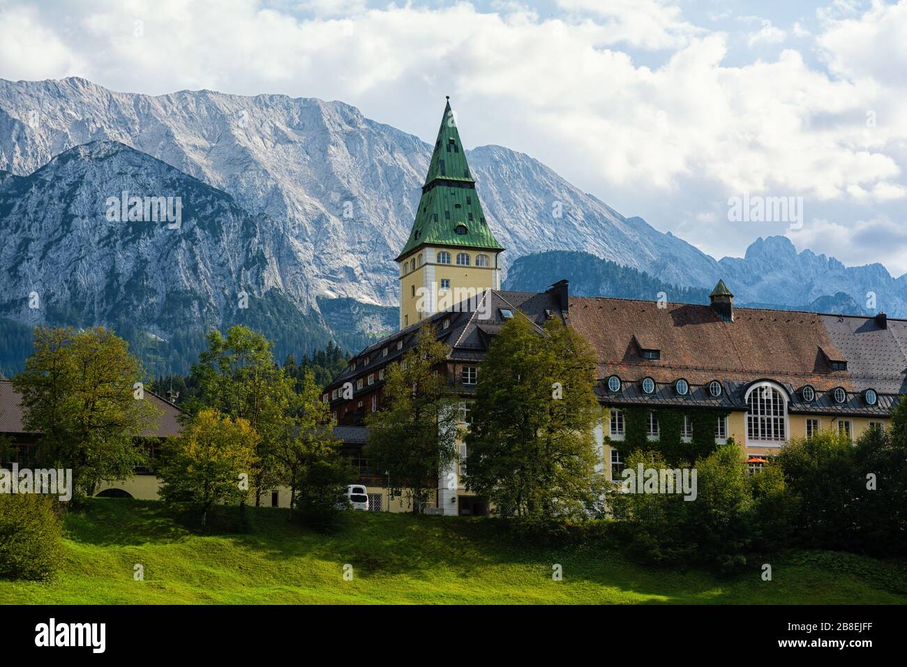 Schloss elmau hi-res stock photography and images - Alamy