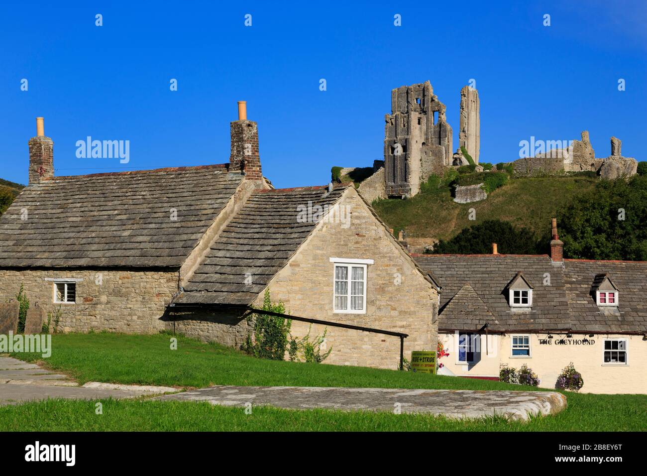 St edwards church corfe castle hi-res stock photography and images - Alamy