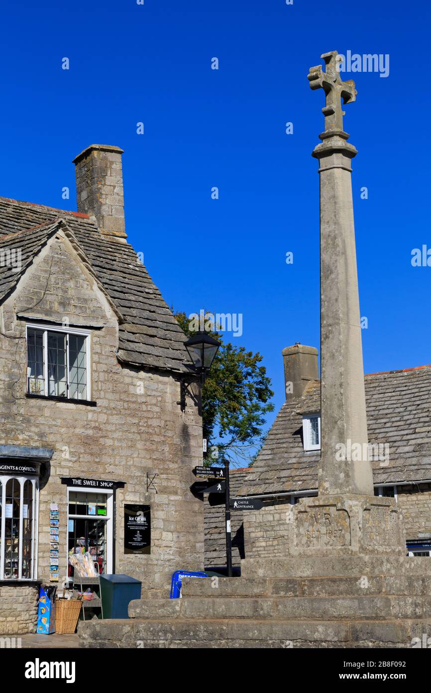 The square corfe castle hi-res stock photography and images - Alamy