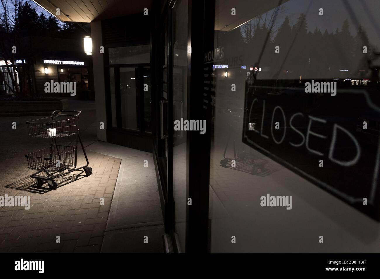 NORTH VANCOUVER, BC, CANADA - MAR 19, 2020: A closed sign in the front ...