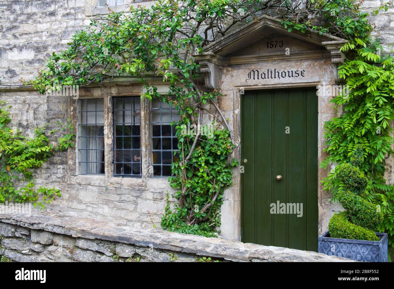 Malthouse ( Circa 1573 ), Castle Combe Village, Cotswolds Region ...