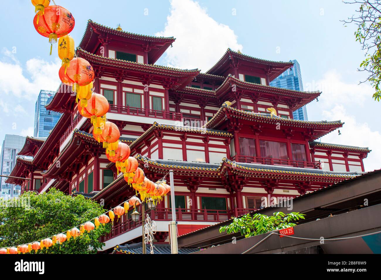 Singapore Buddhist Temple High Resolution Stock Photography and Images ...