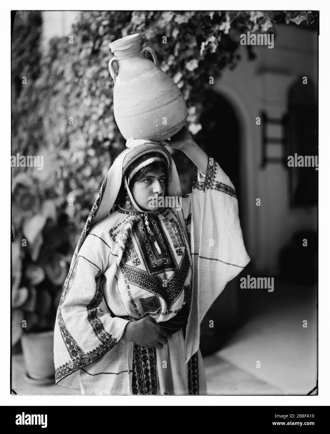 Girl of Ramallah wearing embroidered dress Stock Photo - Alamy
