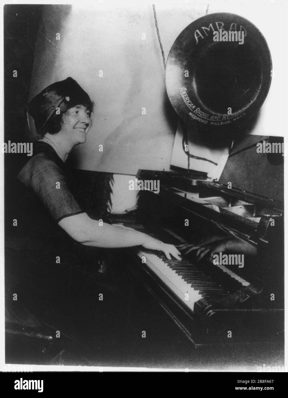 Unseen audience hi-res stock photography and images - Alamy