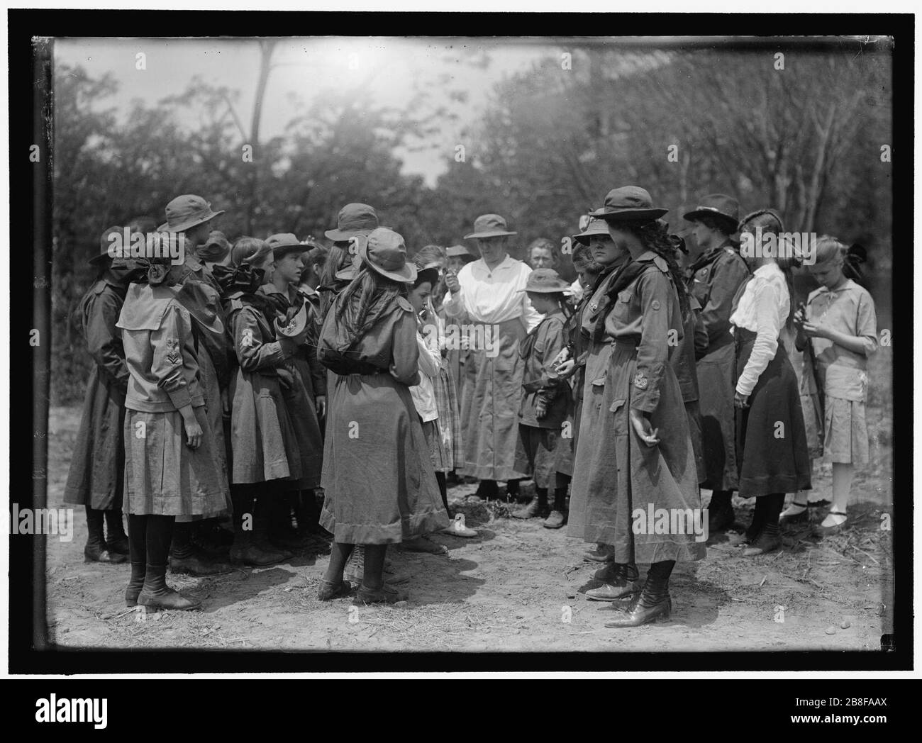 GIRL SCOUTS. ACTIVITIES AND PLAY Stock Photo - Alamy