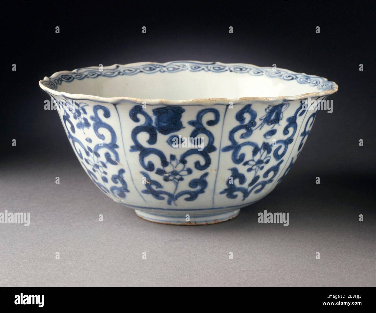 Ming bowl hi-res stock photography and images - Alamy