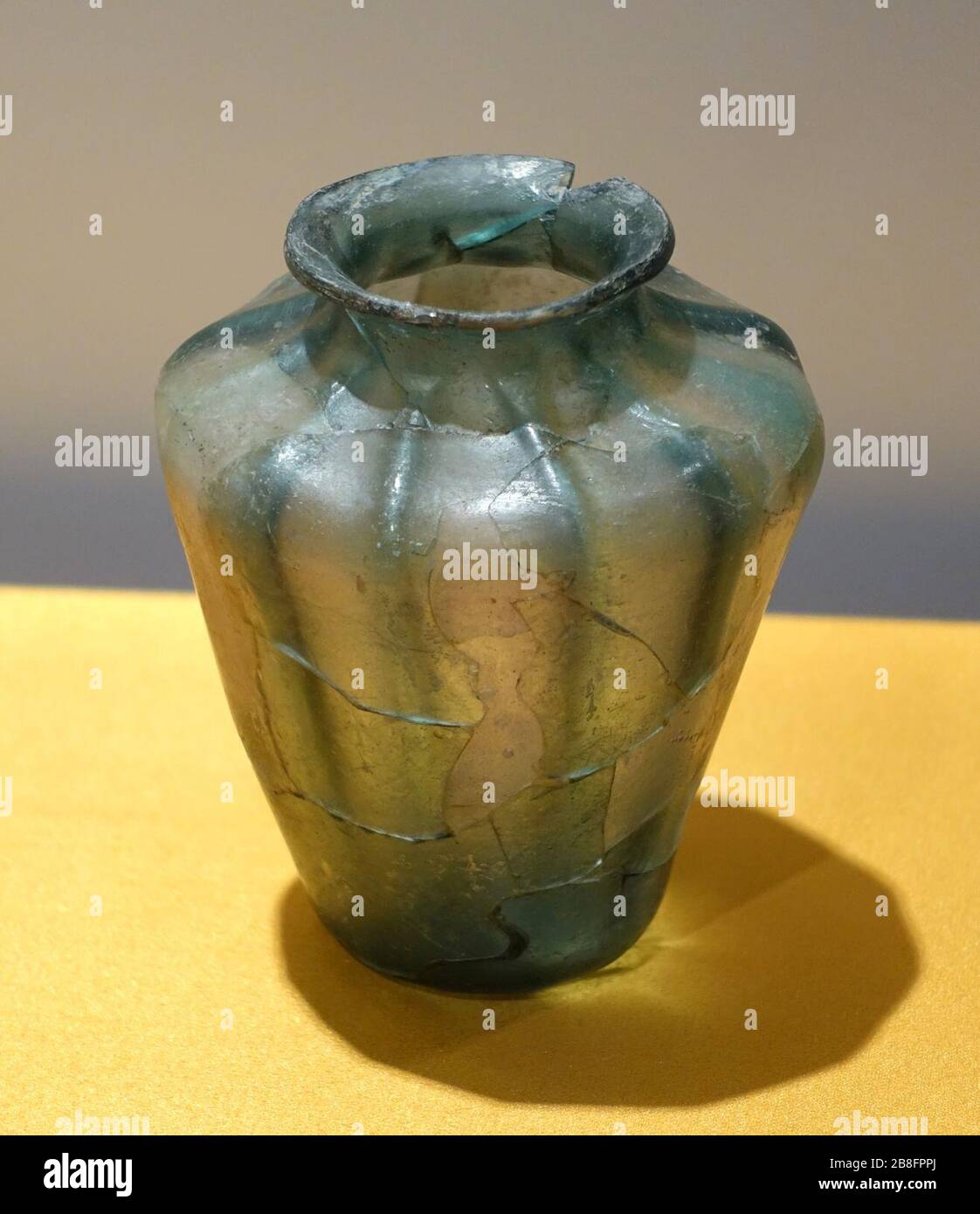 Glass vase from Islamic countries of western Asia, Southern Han period ...
